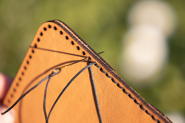Apprendre à réaliser une couture cuir au point sellier - Kitcuir